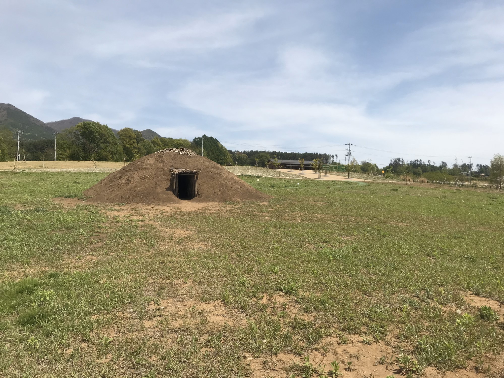 Approaches to Experimental Pit House Reconstructions in the Japanese ...