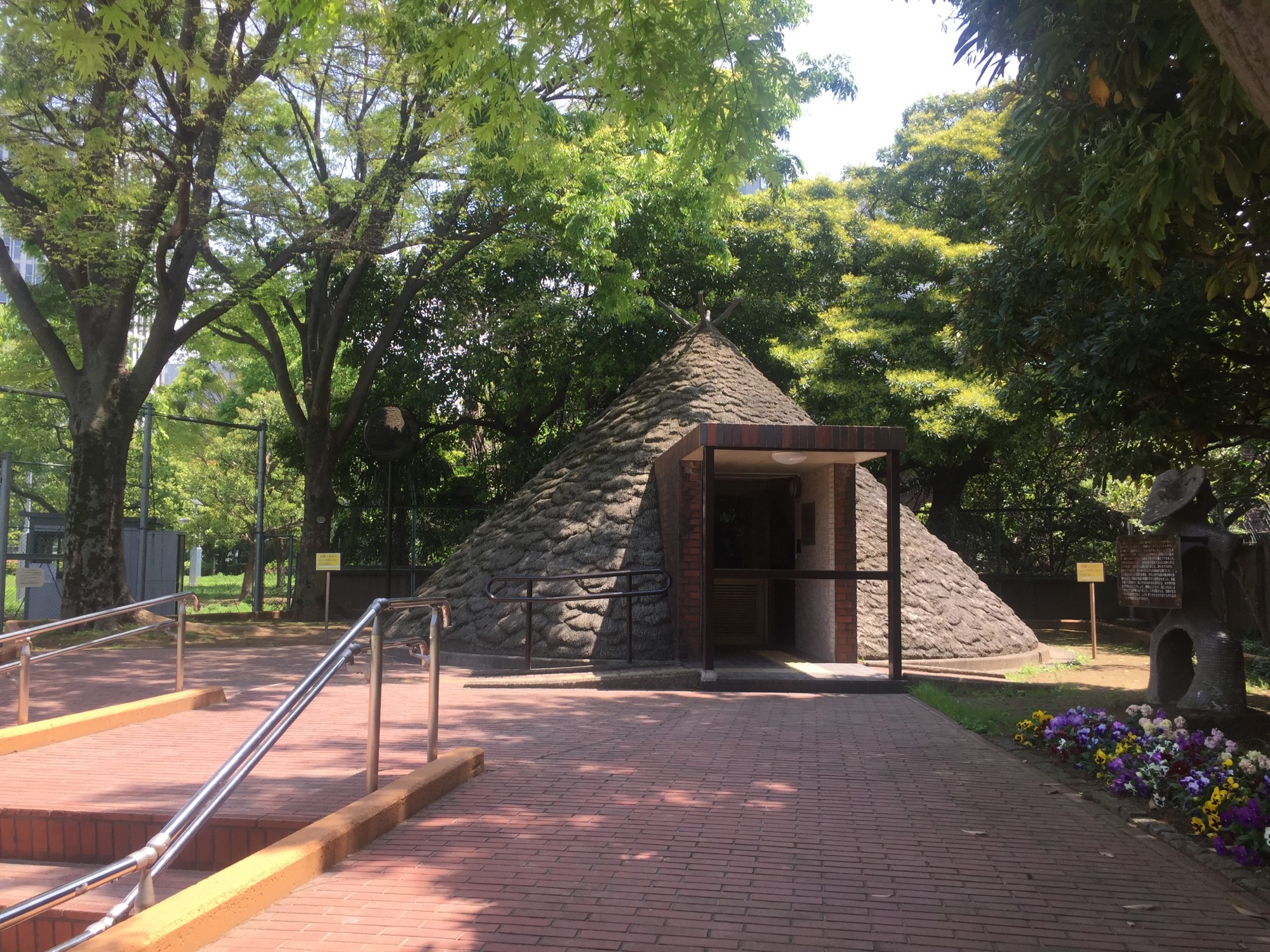 Approaches to Experimental Pit House Reconstructions in the Japanese ...