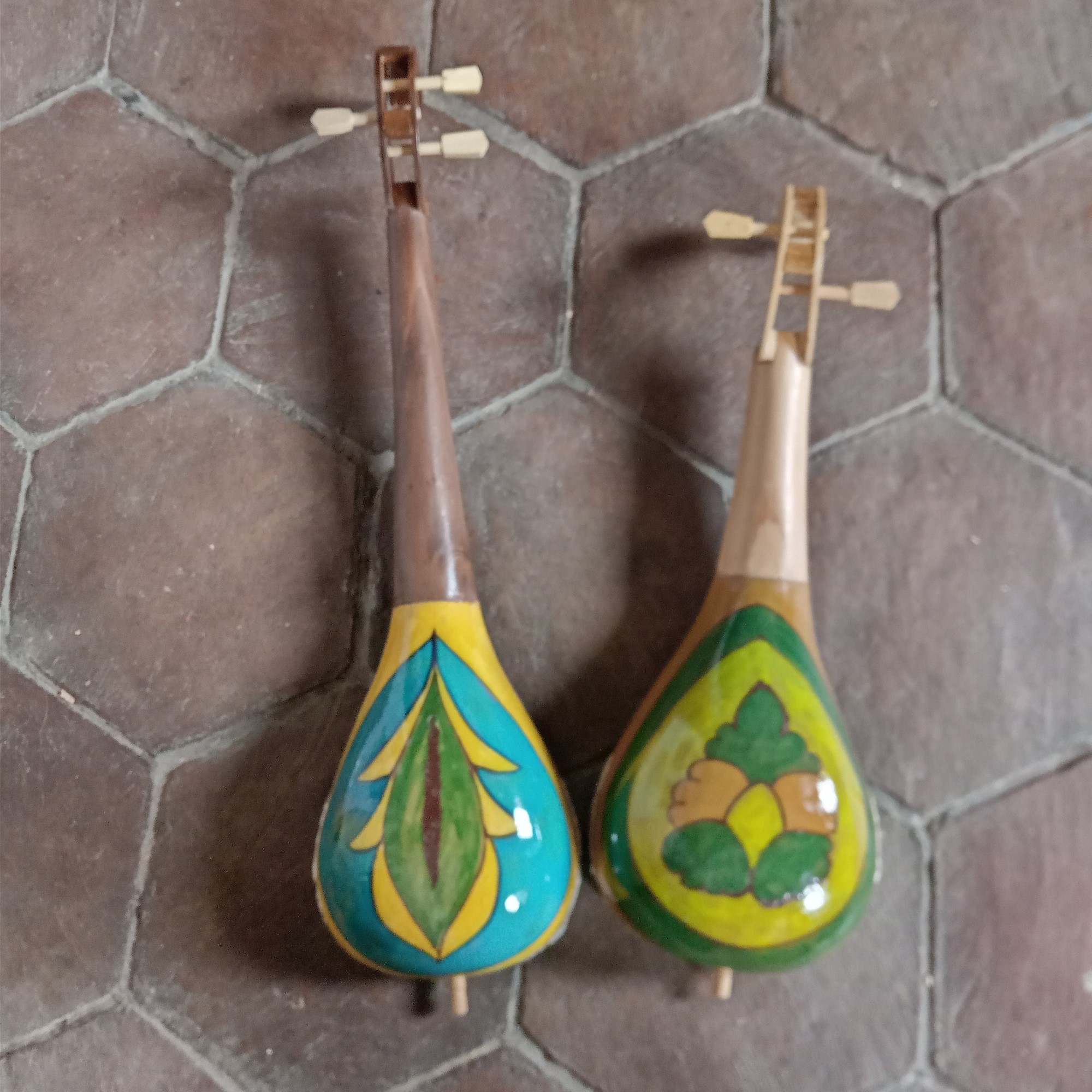 Reconstruction of some String Instruments from the Ceiling Paintings of ...